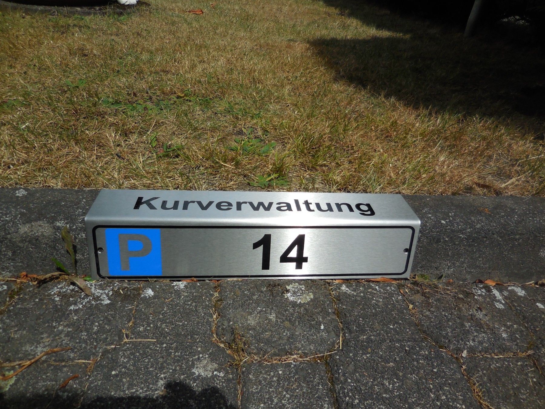 Parkplatzschild Stellplatz-Nummerierung Bordstein Edelstahl L-förmig ...
