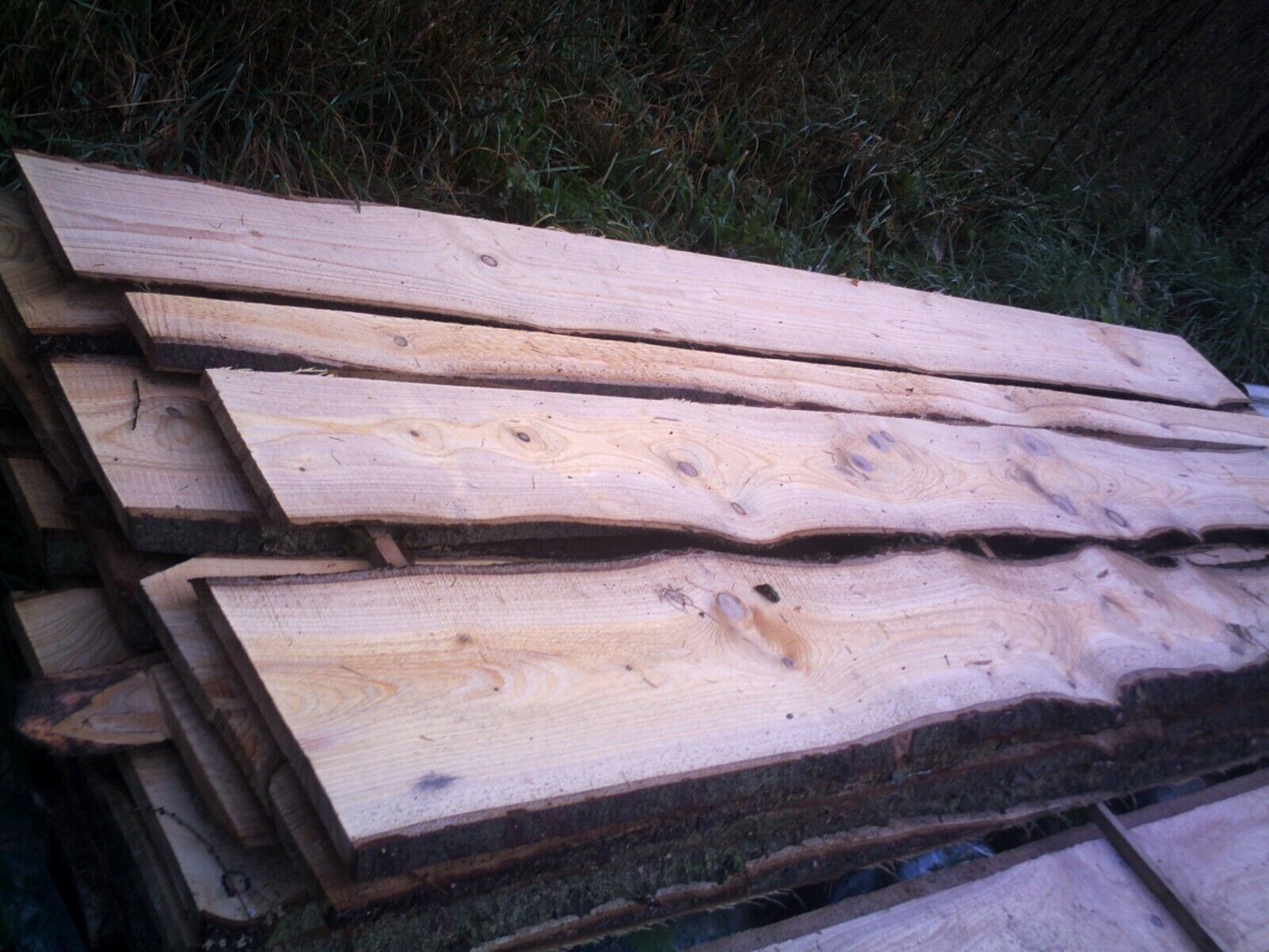 Fichte unbesäumt rustikal Bretter Bohlen Regal Zaun Schwarten billige ...