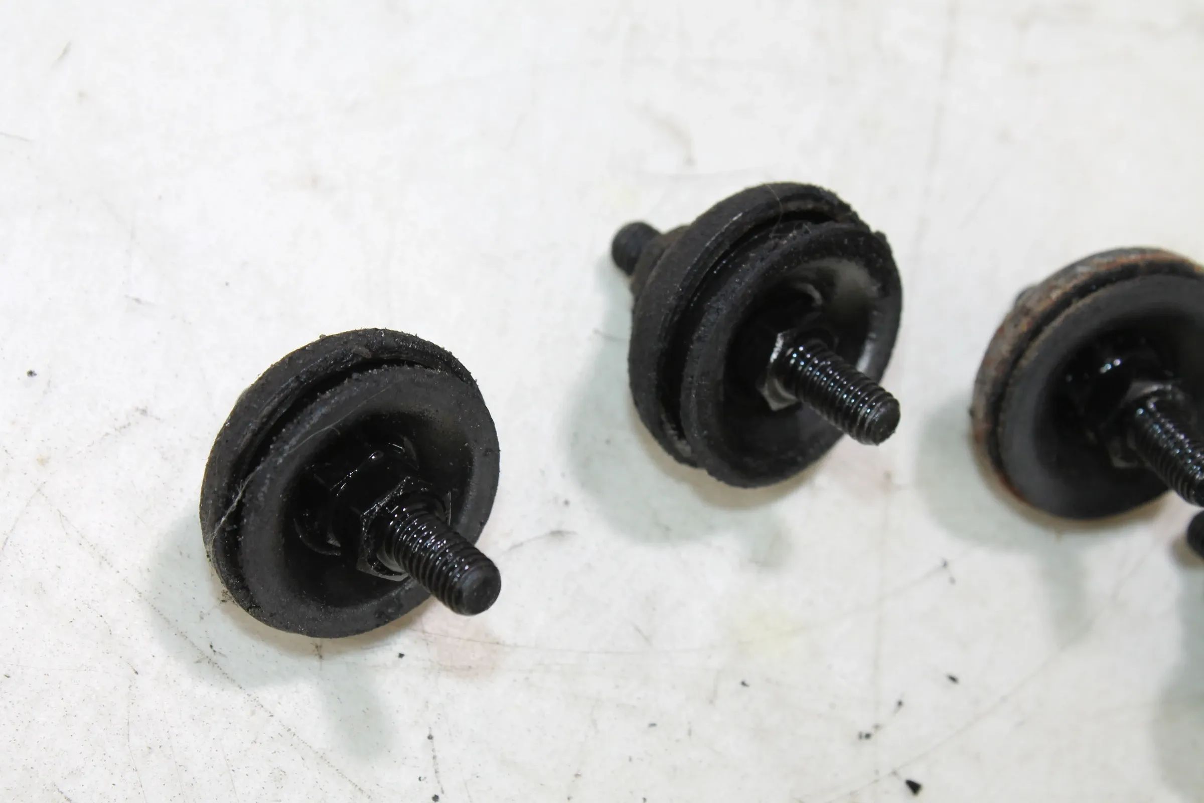 VW T4 2.4 D 2.5 Schrauben Ventildeckel Verschraubung Zylinderkopfhaube AAB AAF kaufen bei Hood.de