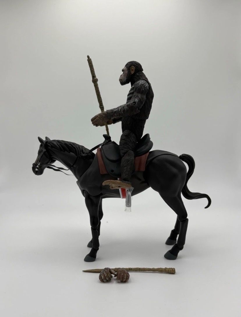 NECA Planet der Affen Revolution Caesar War Paint Actionfigur + Pferd ...