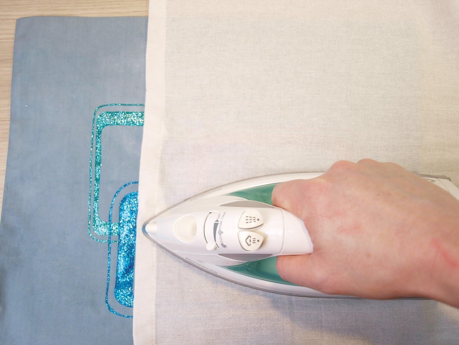 KREUL 92250 - Javana Stoffmalfarbe für helle und dunkle Stoffe ...