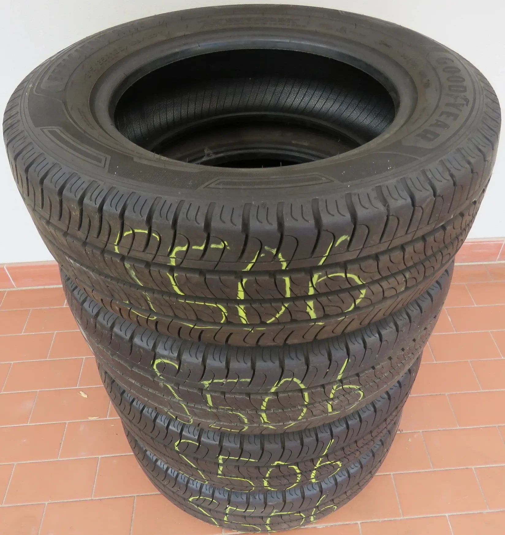 Sommerreifen Satz Goodyear Efficientgrip Cargo 215 65 R16C 109/107T ...
